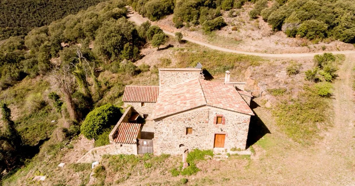 Rehabilitated farmhouse with farm of 100 hectares in Montseny. | Ref: 5678